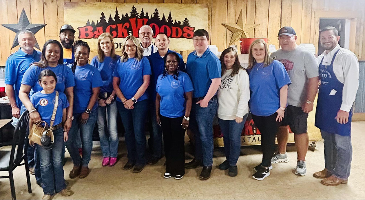 Celebrity Servers Help Raise Money for Carl Perkins Center - Hatchie Press